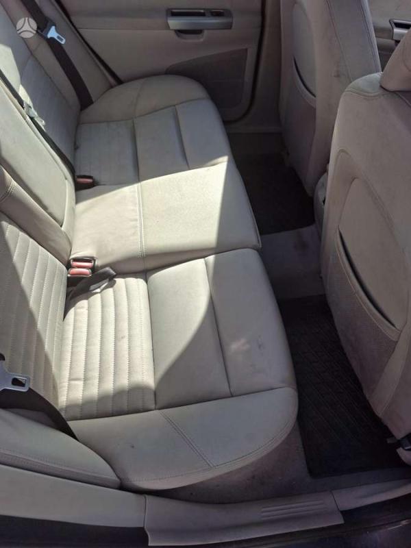 Grey Volvo V50 2006 in Panevezys, with an engine capacity of 1.99 L and mileage of 373 thousand km for 1500 €, photo 8 on AUTOMOTO.COM.LV