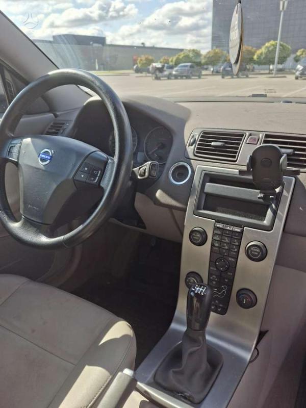 Grey Volvo V50 2006 in Panevezys, with an engine capacity of 1.99 L and mileage of 373 thousand km for 1500 €, photo 10 on AUTOMOTO.COM.LV
