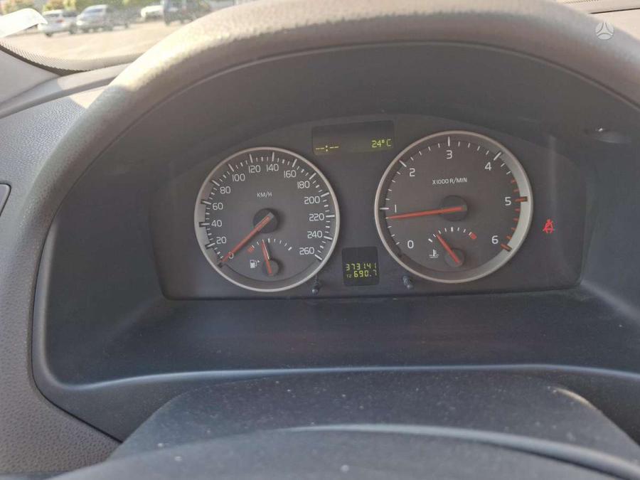 Серый Вольво В50 2006 в Паневежис, объемом двигателя 1.99 л и пробегом 373 тыс. км за 1500 €, фото 12 на AUTOMOTO.COM.LV