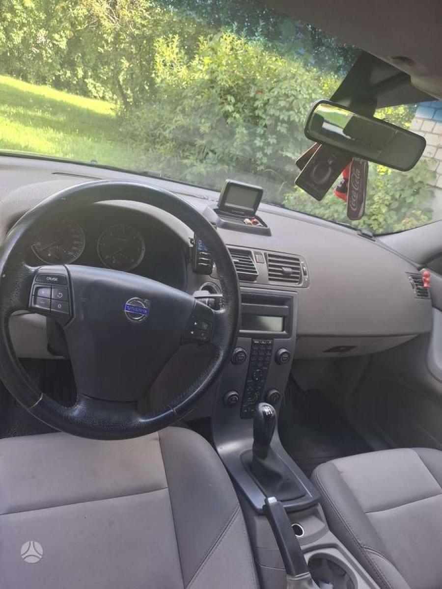 Pelēks Volvo V50 2006 Viļņa, ar dzinēja tilpumu 1.56 L un nobraukumu 0 tūkst. km par 1200 €, foto 3 vietnē AUTOMOTO.COM.LV