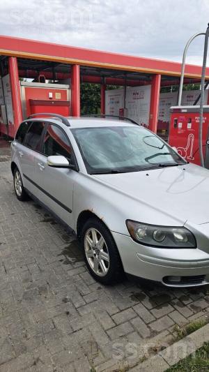 Grey Volvo V50 2006 in Ventspils, with an engine capacity of 1.60 L and mileage of 339 thousand km for 1600 €, photo 1 on AUTOMOTO.COM.LV