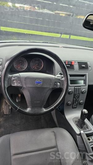 Grey Volvo V50 2006 in Ventspils, with an engine capacity of 1.60 L and mileage of 339 thousand km for 1600 €, photo 8 on AUTOMOTO.COM.LV