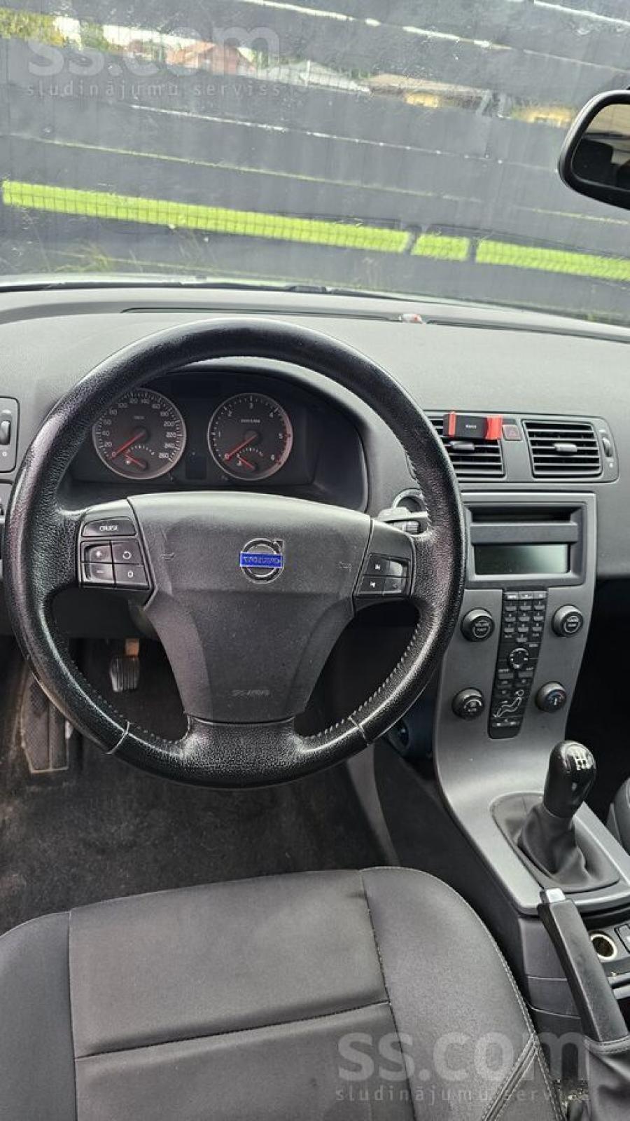 Grey Volvo V50 2006 in Ventspils, with an engine capacity of 1.60 L and mileage of 339 thousand km for 1600 €, photo 8 on AUTOMOTO.COM.LV