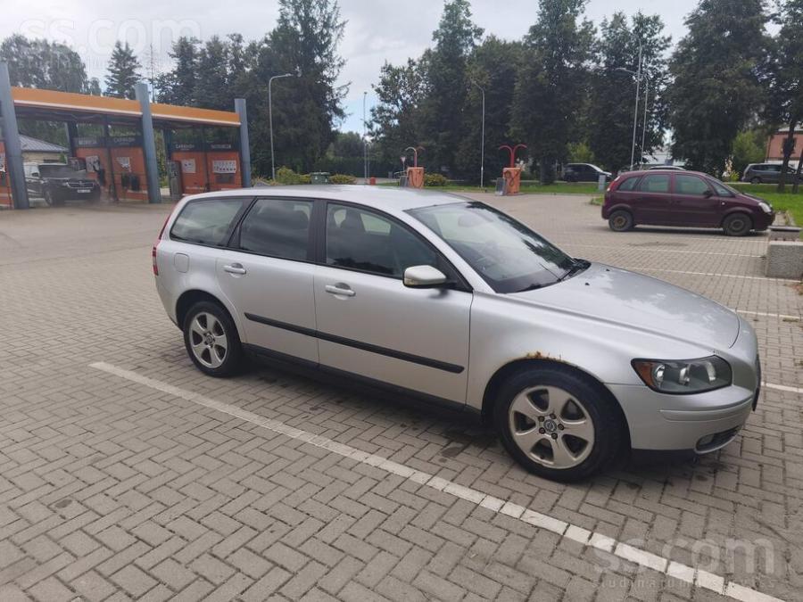 Grey Volvo V50 2006 in Jelgava, with an engine capacity of 2.00 L and mileage of 531 thousand km for 750 €, photo 3 on AUTOMOTO.COM.LV