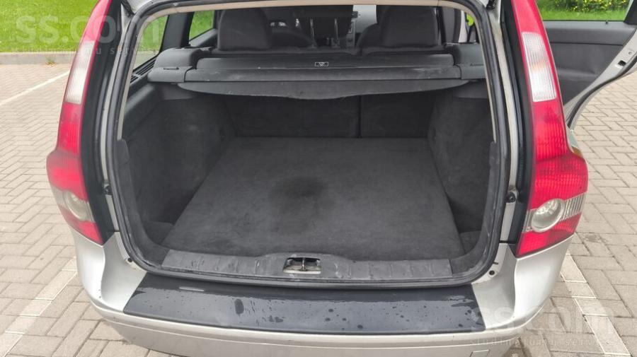 Grey Volvo V50 2006 in Jelgava, with an engine capacity of 2.00 L and mileage of 531 thousand km for 750 €, photo 6 on AUTOMOTO.COM.LV