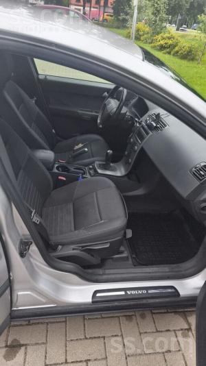 Grey Volvo V50 2006 in Jelgava, with an engine capacity of 2.00 L and mileage of 531 thousand km for 750 €, photo 10 on AUTOMOTO.COM.LV