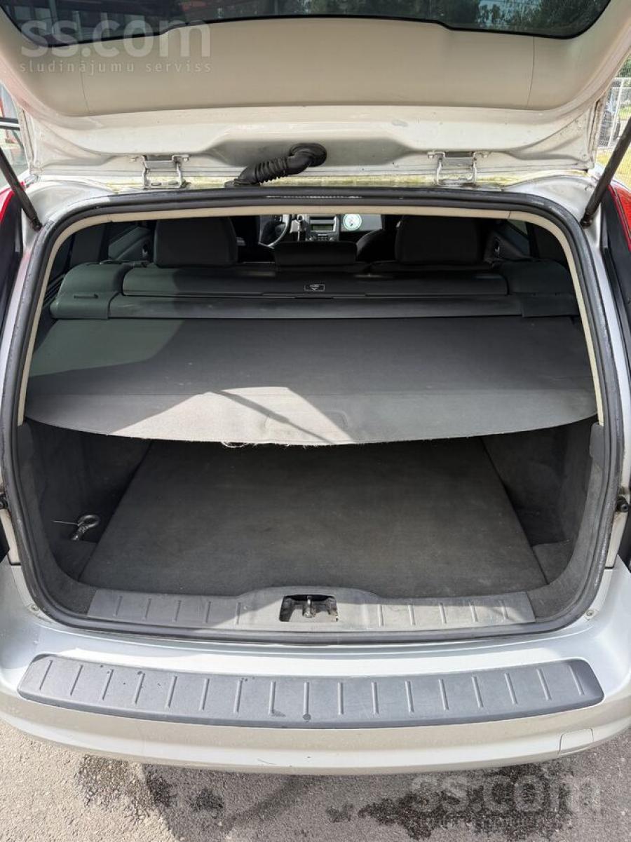 Pelēks Volvo V50 2006 Daugavpils, ar dzinēja tilpumu 1.60 L un nobraukumu 337 tūkst. km par 1600 €, foto 8 vietnē AUTOMOTO.COM.LV