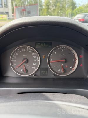 Pelēks Volvo V50 2006 Daugavpils, ar dzinēja tilpumu 1.60 L un nobraukumu 337 tūkst. km par 1600 €, foto 9 vietnē AUTOMOTO.COM.LV