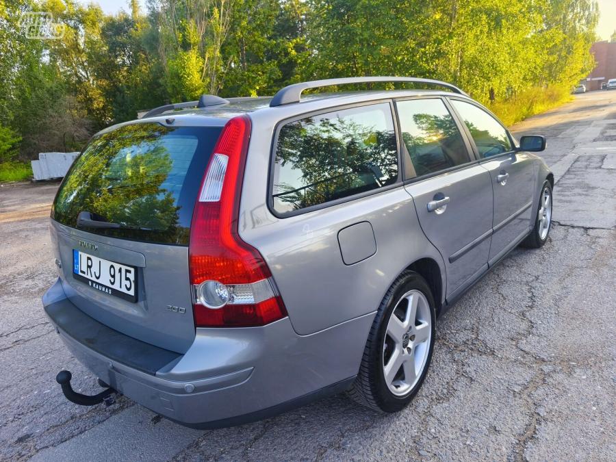 Grey Volvo V50 2006 in Taurage, with an engine capacity of 2.00 L and mileage of 316 thousand km for 1650 €, photo 4 on AUTOMOTO.COM.LV