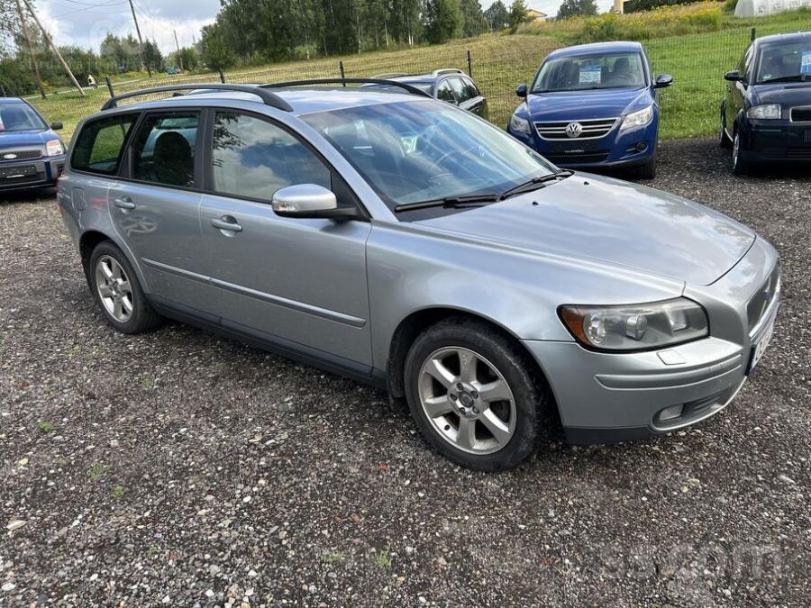 Pelēks Volvo V50 2006 Limbaži, ar dzinēja tilpumu 2.00 L un nobraukumu 349 tūkst. km par 1950 €, foto 4 vietnē AUTOMOTO.COM.LV