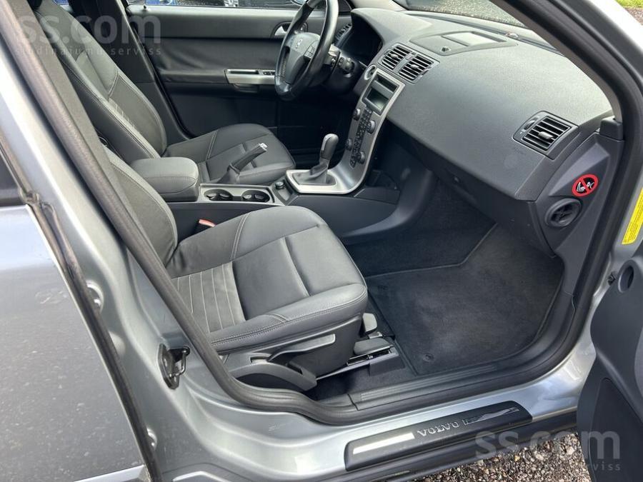 Pelēks Volvo V50 2006 Limbaži, ar dzinēja tilpumu 2.00 L un nobraukumu 349 tūkst. km par 1950 €, foto 10 vietnē AUTOMOTO.COM.LV