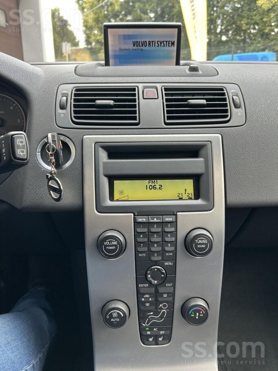 Pelēks Volvo V50 2006 Limbaži, ar dzinēja tilpumu 2.00 L un nobraukumu 349 tūkst. km par 1950 €, foto 12 vietnē AUTOMOTO.COM.LV