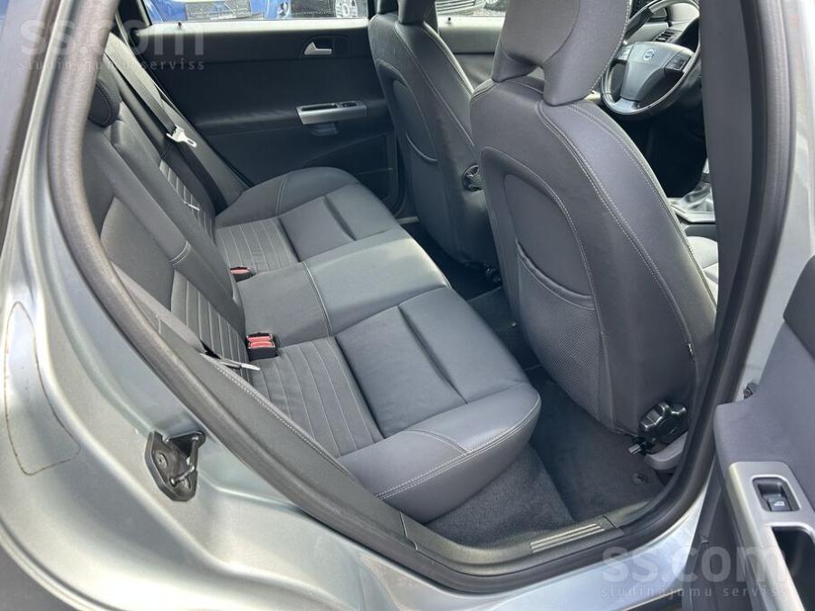 Pelēks Volvo V50 2006 Limbaži, ar dzinēja tilpumu 2.00 L un nobraukumu 349 tūkst. km par 1950 €, foto 13 vietnē AUTOMOTO.COM.LV