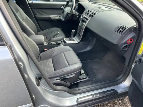 Grey Volvo V50 2006 in Limbazi, with an engine capacity of 2.00 L and mileage of 349 thousand km for 1950 €, photo 10 on AUTOMOTO.COM.LV