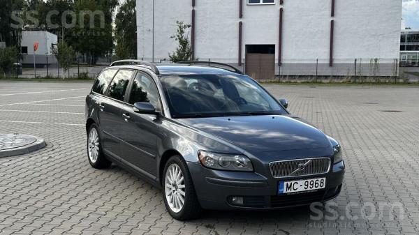 Grey Volvo V50 2006 in Riga, with an engine capacity of 2.00 L and mileage of 260 thousand km for 3100 €, photo 1 on AUTOMOTO.COM.LV