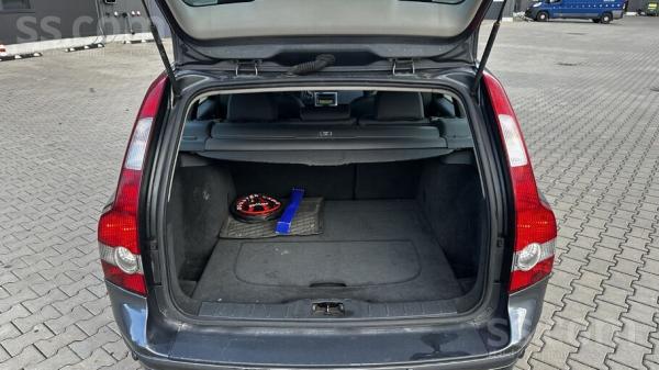 Grey Volvo V50 2006 in Riga, with an engine capacity of 2.00 L and mileage of 260 thousand km for 3100 €, photo 8 on AUTOMOTO.COM.LV