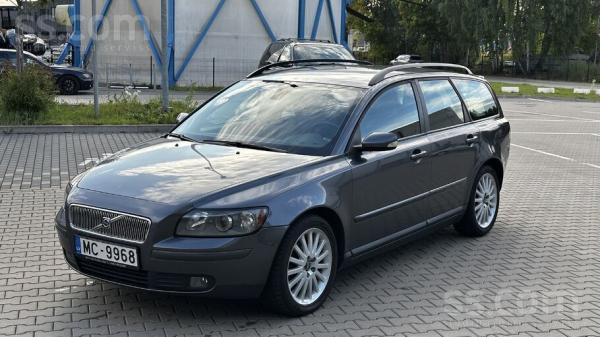 Grey Volvo V50 2006 in Riga, with an engine capacity of 2.00 L and mileage of 260 thousand km for 3100 €, photo 3 on AUTOMOTO.COM.LV