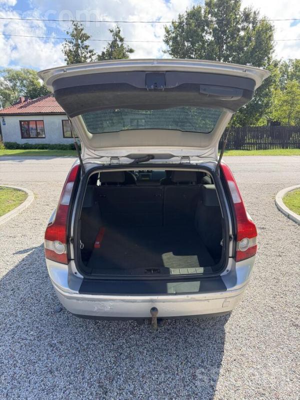 Grey Volvo V50 2006 in Ventspils, with an engine capacity of 1.60 L and mileage of 344 thousand km for 990 €, photo 8 on AUTOMOTO.COM.LV