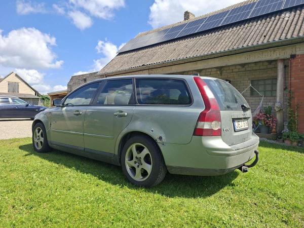 Grey Volvo V50 2006 in Kupiskis, with an engine capacity of 2.00 L and mileage of 364 thousand km for 1500 €, photo 4 on AUTOMOTO.COM.LV