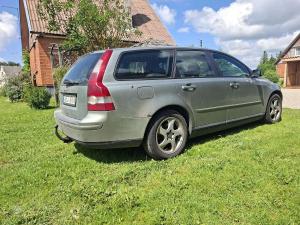 Grey Volvo V50 2006 in Kupiskis, with an engine capacity of 2.00 L and mileage of 364 thousand km for 1500 €, photo 5 on AUTOMOTO.COM.LV