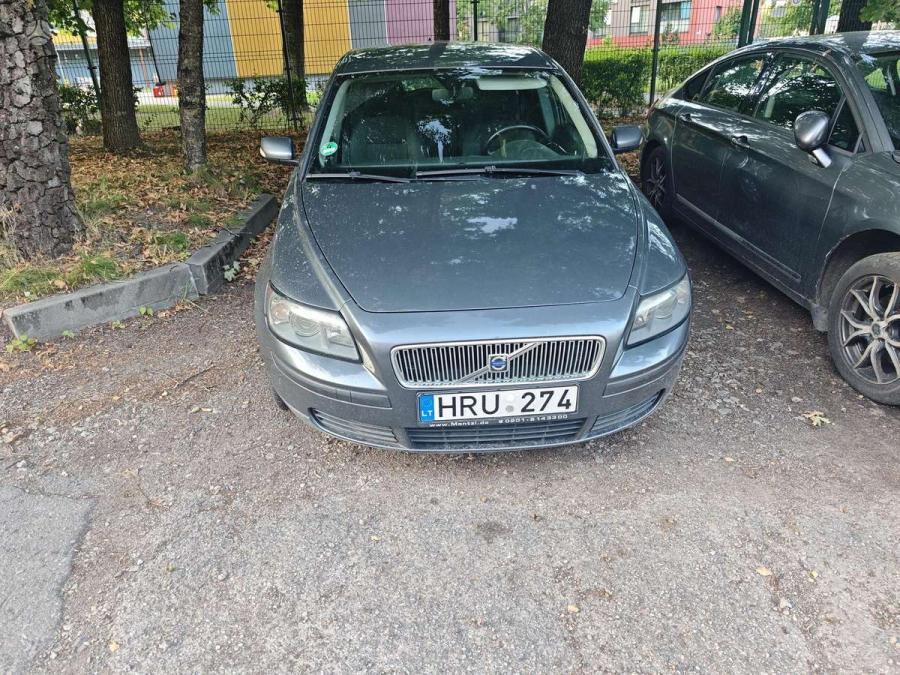 Pelēks Volvo V50 2006 Kauņa, ar dzinēja tilpumu 2.00 L un nobraukumu 462 tūkst. km par 700 €, foto 1 vietnē AUTOMOTO.COM.LV