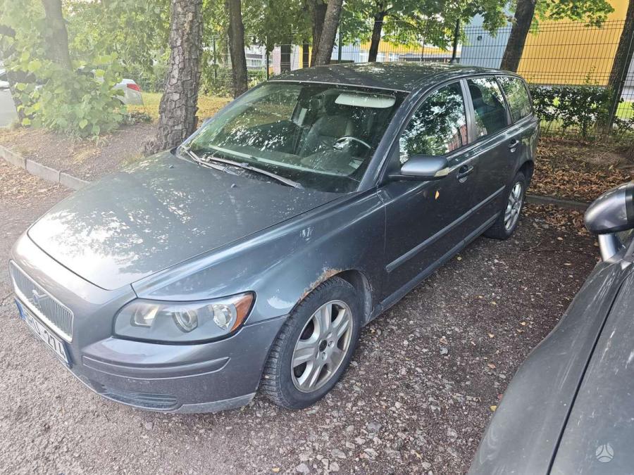 Pelēks Volvo V50 2006 Kauņa, ar dzinēja tilpumu 2.00 L un nobraukumu 462 tūkst. km par 700 €, foto 3 vietnē AUTOMOTO.COM.LV