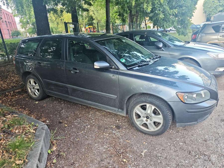 Pelēks Volvo V50 2006 Kauņa, ar dzinēja tilpumu 2.00 L un nobraukumu 462 tūkst. km par 700 €, foto 6 vietnē AUTOMOTO.COM.LV