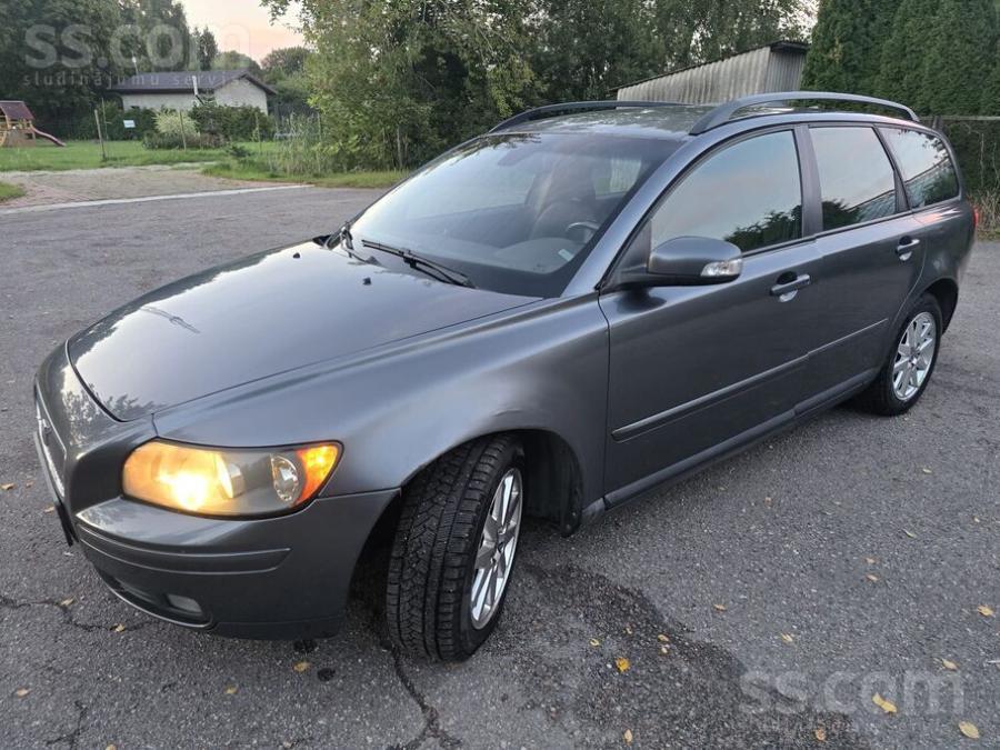 Grey Volvo V50 2006 in Riga, with an engine capacity of 2.00 L and mileage of 251 thousand km for 1400 €, photo 3 on AUTOMOTO.COM.LV