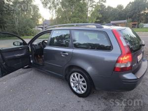 Grey Volvo V50 2006 in Riga, with an engine capacity of 2.00 L and mileage of 251 thousand km for 1400 €, photo 5 on AUTOMOTO.COM.LV