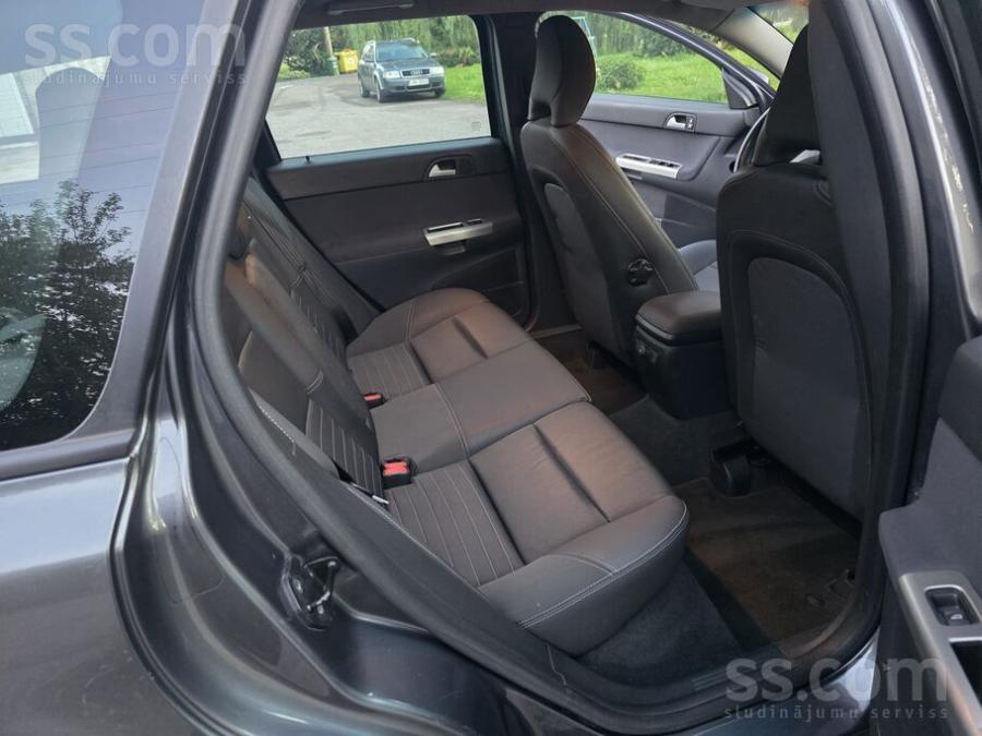 Grey Volvo V50 2006 in Riga, with an engine capacity of 2.00 L and mileage of 251 thousand km for 1400 €, photo 10 on AUTOMOTO.COM.LV
