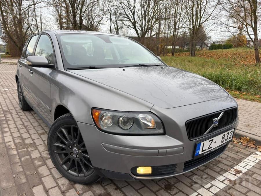 Grey Volvo V50 2006 in Bauska, with an engine capacity of 2.00 L and mileage of 280 thousand km for 1750 €, photo 1 on AUTOMOTO.COM.LV