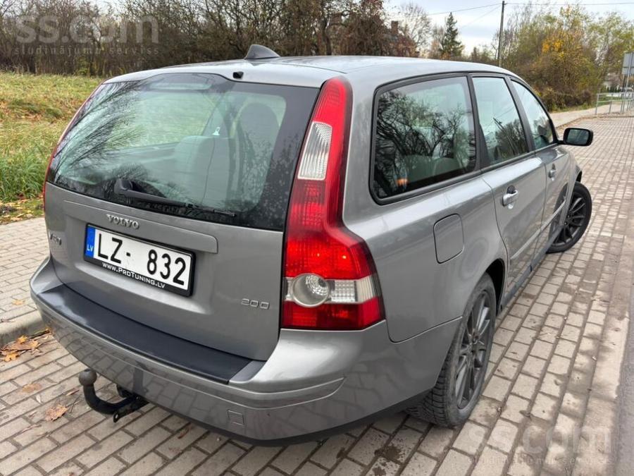 Grey Volvo V50 2006 in Bauska, with an engine capacity of 2.00 L and mileage of 280 thousand km for 1750 €, photo 4 on AUTOMOTO.COM.LV
