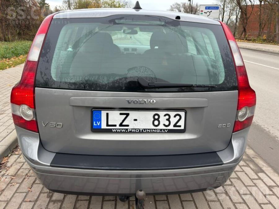 Grey Volvo V50 2006 in Bauska, with an engine capacity of 2.00 L and mileage of 280 thousand km for 1750 €, photo 5 on AUTOMOTO.COM.LV
