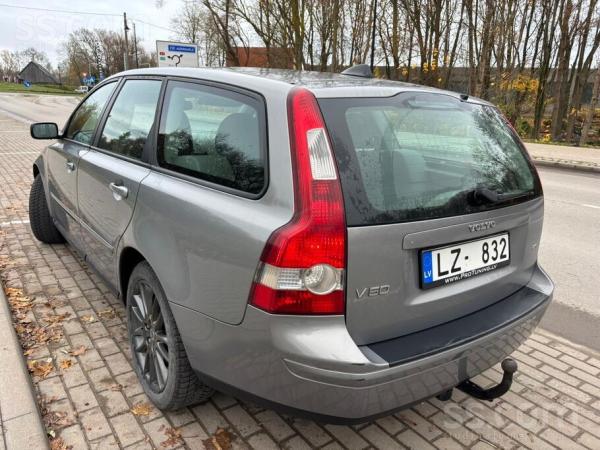Grey Volvo V50 2006 in Bauska, with an engine capacity of 2.00 L and mileage of 280 thousand km for 1750 €, photo 6 on AUTOMOTO.COM.LV