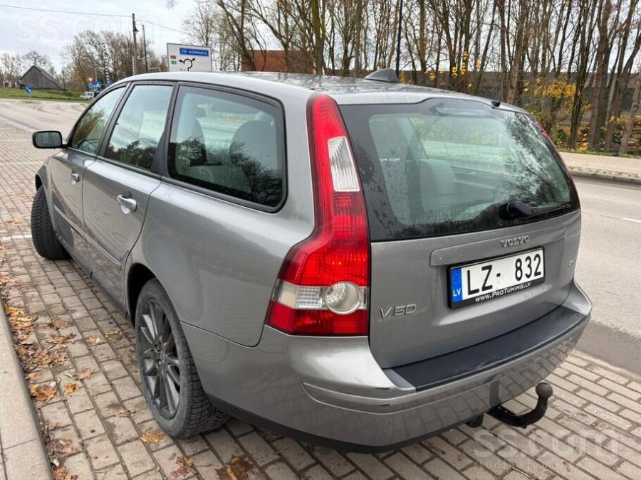 Grey Volvo V50 2006 in Bauska, with an engine capacity of 2.00 L and mileage of 280 thousand km for 1750 €, photo 6 on AUTOMOTO.COM.LV