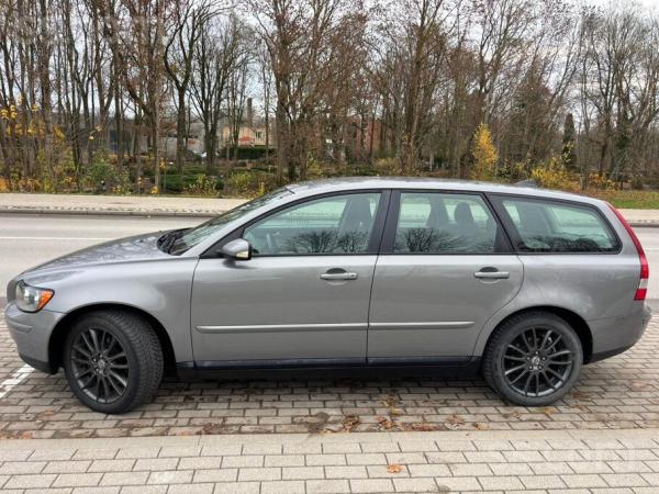Grey Volvo V50 2006 in Bauska, with an engine capacity of 2.00 L and mileage of 280 thousand km for 1750 €, photo 7 on AUTOMOTO.COM.LV