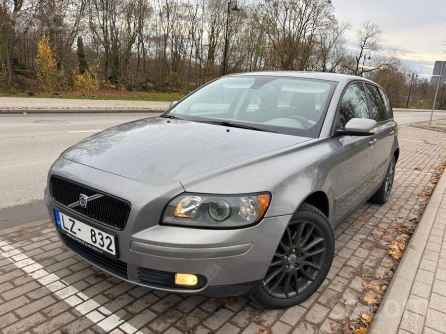 Grey Volvo V50 2006 in Bauska, with an engine capacity of 2.00 L and mileage of 280 thousand km for 1750 €, photo 8 on AUTOMOTO.COM.LV