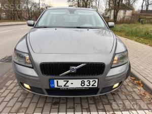 Grey Volvo V50 2006 in Bauska, with an engine capacity of 2.00 L and mileage of 280 thousand km for 1750 €, photo 9 on AUTOMOTO.COM.LV