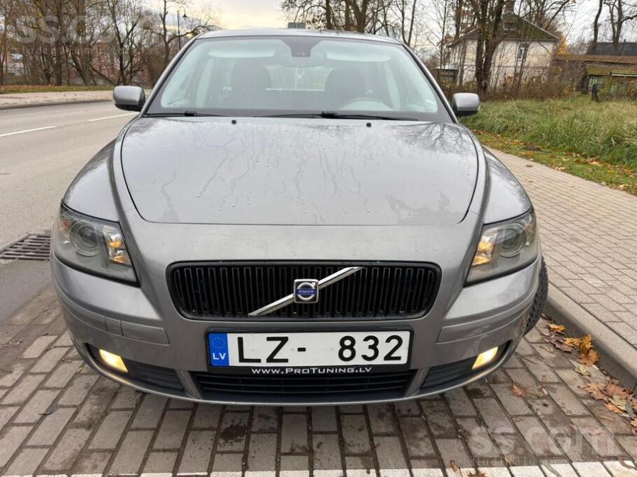 Grey Volvo V50 2006 in Bauska, with an engine capacity of 2.00 L and mileage of 280 thousand km for 1750 €, photo 9 on AUTOMOTO.COM.LV