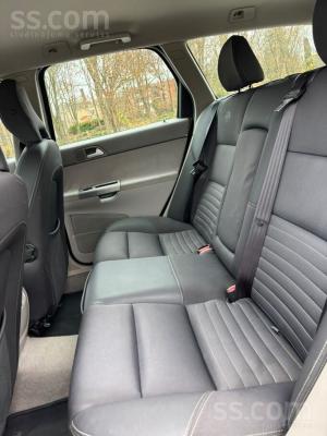Grey Volvo V50 2006 in Bauska, with an engine capacity of 2.00 L and mileage of 280 thousand km for 1750 €, photo 13 on AUTOMOTO.COM.LV