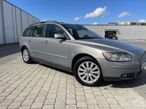Grey Volvo V50 2006 in Vilnius, with an engine capacity of 2.00 L and mileage of 300 thousand km for 1900 €, photo  on AUTOMOTO.COM.LV