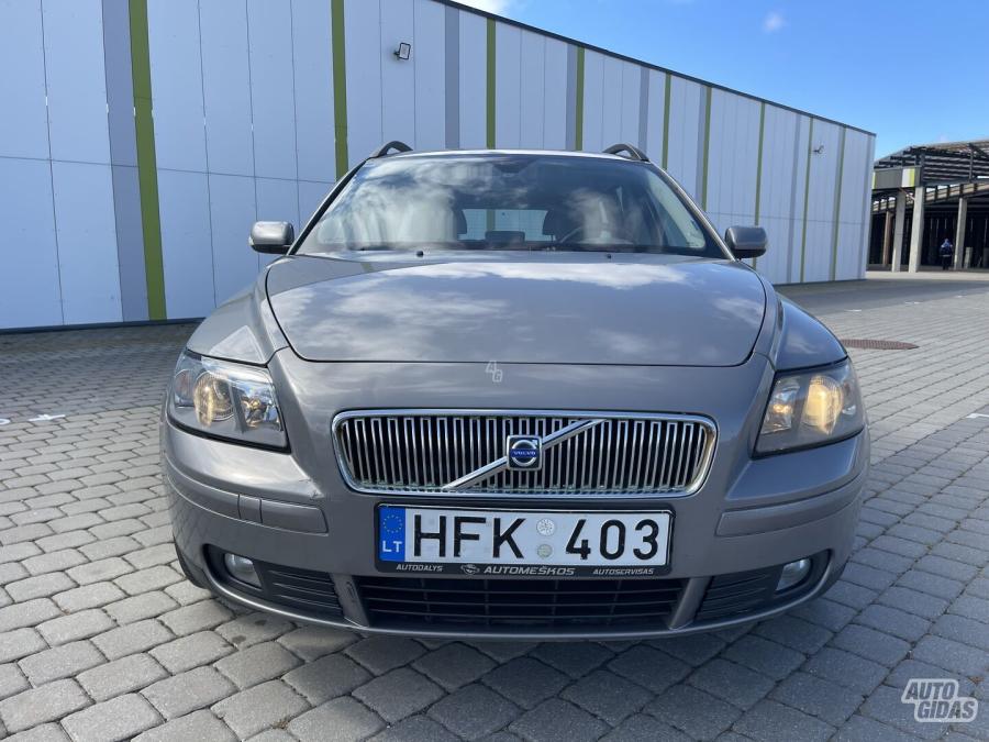 Pelēks Volvo V50 2006 Viļņa, ar dzinēja tilpumu 2.00 L un nobraukumu 300 tūkst. km par 1900 €, foto 9 vietnē AUTOMOTO.COM.LV