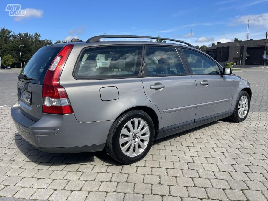 Pelēks Volvo V50 2006 Viļņa, ar dzinēja tilpumu 2.00 L un nobraukumu 300 tūkst. km par 1900 €, foto 13 vietnē AUTOMOTO.COM.LV