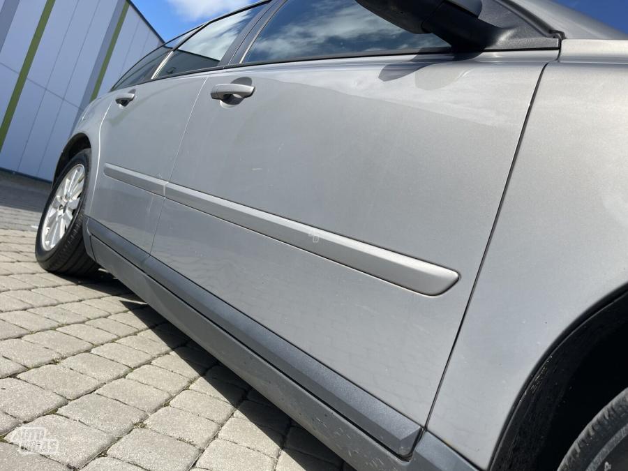 Pelēks Volvo V50 2006 Viļņa, ar dzinēja tilpumu 2.00 L un nobraukumu 300 tūkst. km par 1900 €, foto 17 vietnē AUTOMOTO.COM.LV