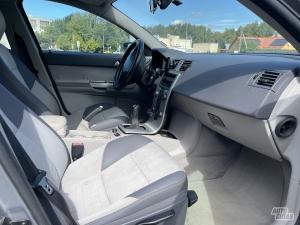 Pelēks Volvo V50 2006 Viļņa, ar dzinēja tilpumu 2.00 L un nobraukumu 300 tūkst. km par 1900 €, foto 22 vietnē AUTOMOTO.COM.LV