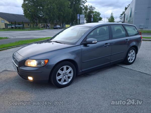 Pelēks Volvo V50 2006 Tartu, ar dzinēja tilpumu 1.60 L un nobraukumu 365 tūkst. km par 1890 €, foto 1 vietnē AUTOMOTO.COM.LV