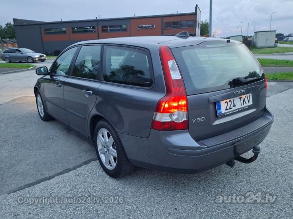 Pelēks Volvo V50 2006 Tartu, ar dzinēja tilpumu 1.60 L un nobraukumu 365 tūkst. km par 1890 €, foto 5 vietnē AUTOMOTO.COM.LV