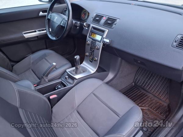 Pelēks Volvo V50 2006 Tartu, ar dzinēja tilpumu 1.60 L un nobraukumu 365 tūkst. km par 1890 €, foto 8 vietnē AUTOMOTO.COM.LV