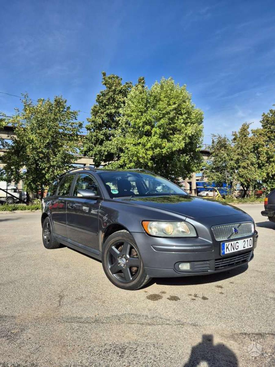 Pelēks Volvo V50 2006 Kauņa, ar dzinēja tilpumu 1.56 L un nobraukumu 335 tūkst. km par 1700 €, foto 1 vietnē AUTOMOTO.COM.LV