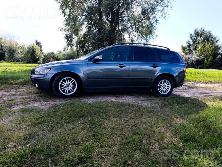 Grey Volvo V50 2006 in Ogre, with an engine capacity of 1.60 L and mileage of 347 thousand km for 1950 €, photo 4 on AUTOMOTO.COM.LV
